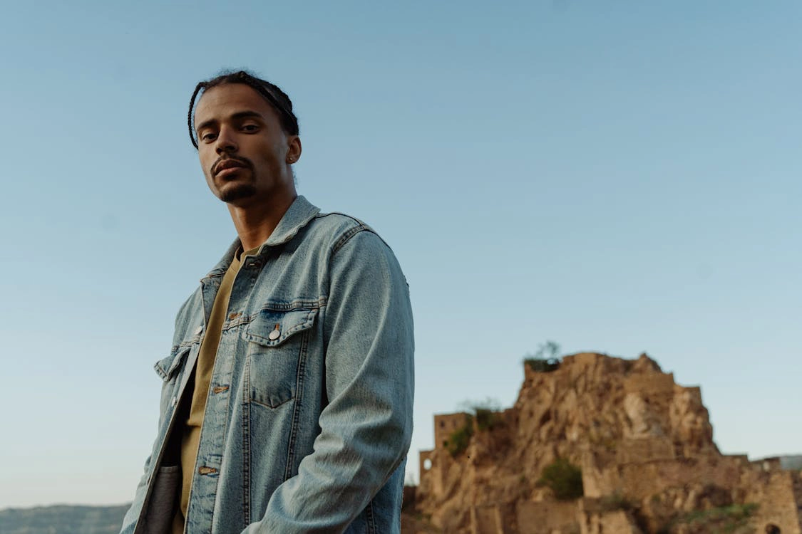 Comparing Fabric Bonding vs. Traditional Sewing Methods - Quick Fuse